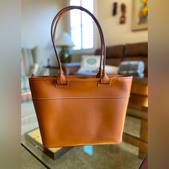 Dooney & Bourke | Bags | Nwt Dooney Bourke Beacon 464 Nana Leather Zip Tote Pristine Condition ...